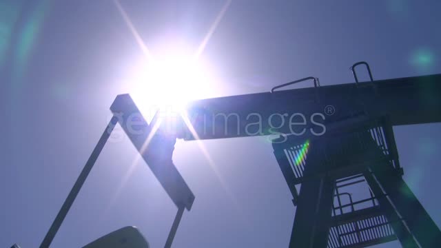 Pump jack in motion - iconic symbol of oilfield 동영상 (VID_4019331) - 게티이미지뱅크