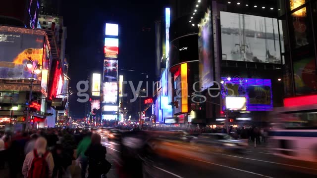 Time lapse with busy street and sidewalk in Times Square at night. 동영상 ...