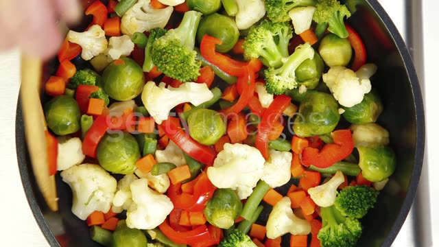 Stir Fry Vegetables& Closeup& Shooting From Above 동영상 (VID_1763357 ...