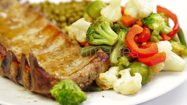 Fried Pork Ribs With Vegetables& Closeup 동영상 (VID_1763360) - 게티이미지뱅크