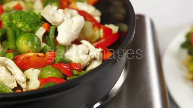 Chicken Breast and Vegetable Stir Fry& Closeup 동영상 (VID_1763367) - 게티이미지뱅크