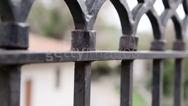 Wrought iron fencing close-up dolly shot 동영상 (VID_4102211) - 게티이미지뱅크