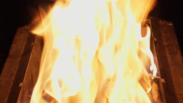 Auto campground - Burning fire and spacing out while staring at ...