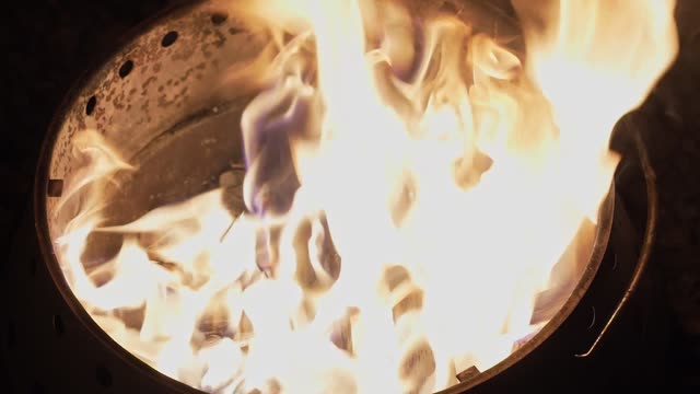 Auto campground - Burning fire and spacing out while staring at ...