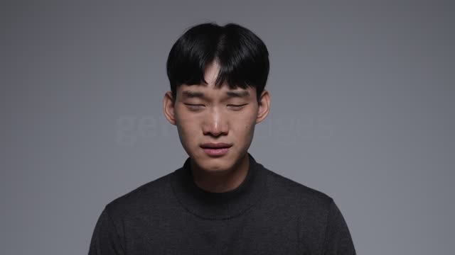 Expressions - Crying face / South Korea 동영상 (JKR232105) - 게티이미지뱅크