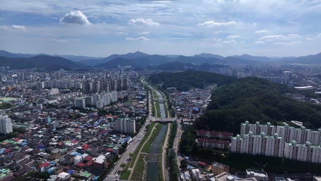 Cityscape of Han River, Seogangdaegyo Bridge, Hongik University ...