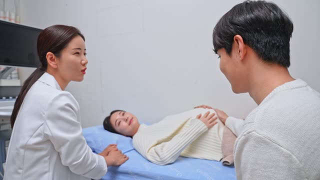 Hospital of Korea - Doctor medical examining on Parturient woman and ...
