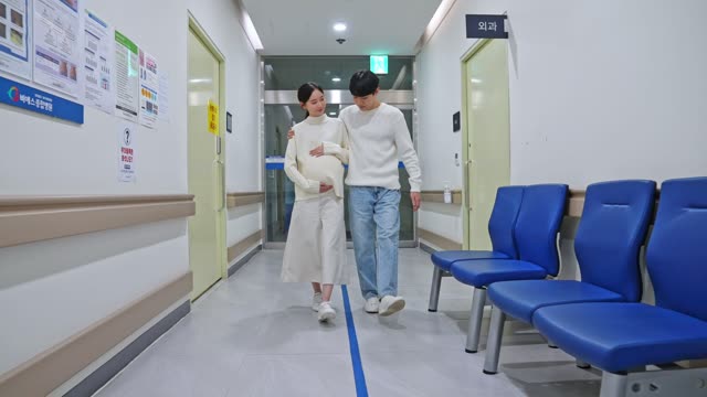 Hospital of Korea - Parturient woman and husband having conversation ...