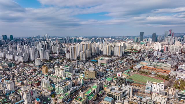 Cityscape of Han River, Seogangdaegyo Bridge, Hongik University, Sangsu ...