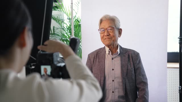 100 year lifespan - Elderly man taking longevity photo / South Korea ...