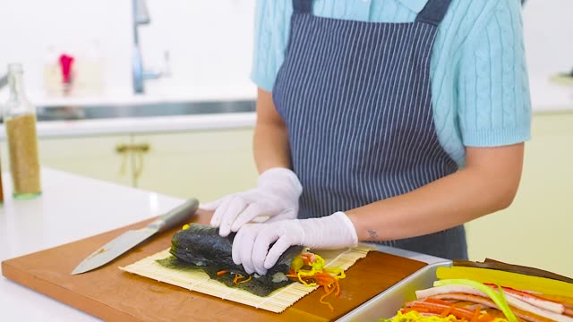 K-food - Cooking Class: Kimbab, foreign women rolling kimbap / South ...
