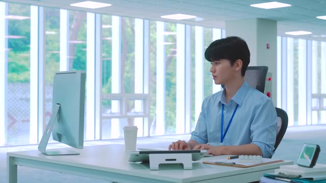 White collar - Man sitting at desk in empty office working / South ...