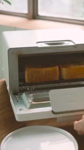 Close-up scene of taking toast out of toaster / South Korea 동영상 ...