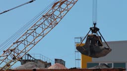 Crane bucket Unloading gravel (VID_1033376) - 게티이미지뱅크